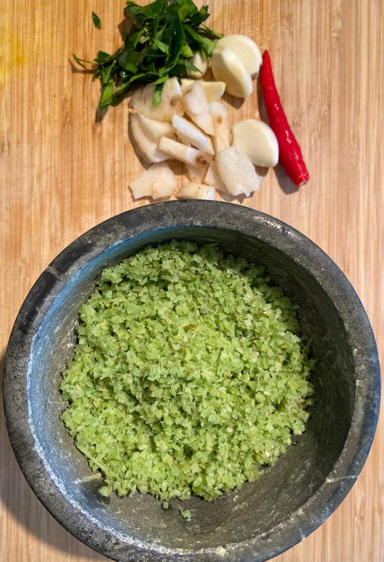 How to Make Samlor Korko (Cambodian "Mixing Soup" Recipe) - Thida's Kitchen